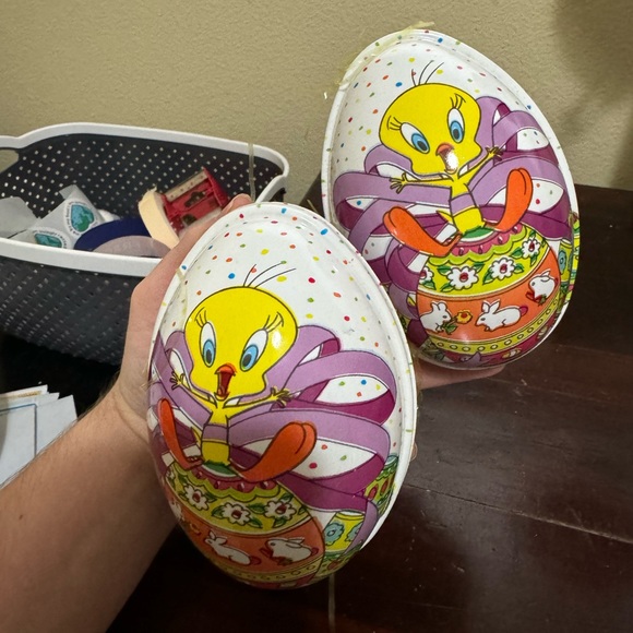 Holiday | Looney Tunes Warner Bros 1996 Tweety Bird Plastic Easter Egg ...